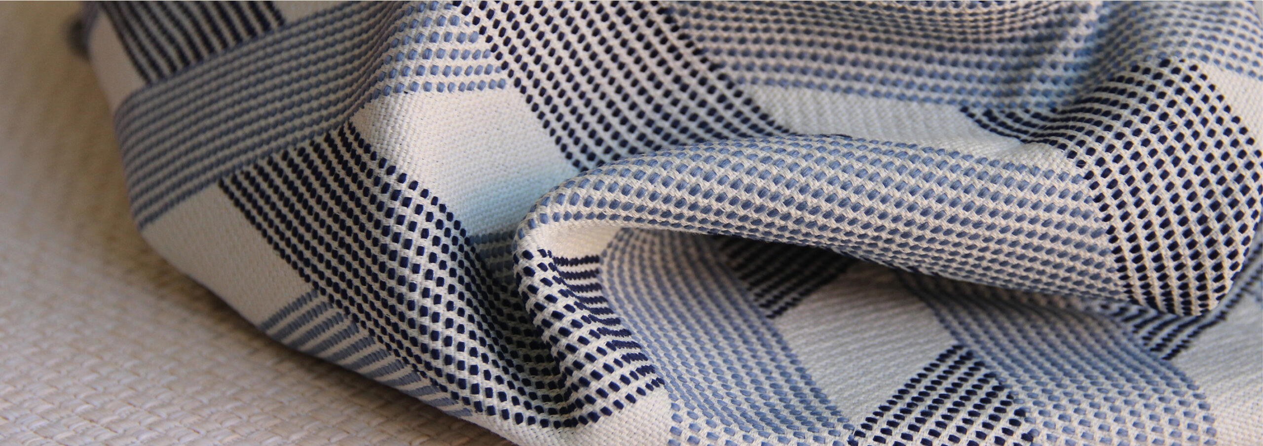 AGENA présente sa collection textile «TRAME In&Outdoor» - Paris Déco Off